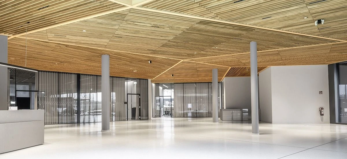 Derako® Wood Grill Ceiling | Continentale Campus